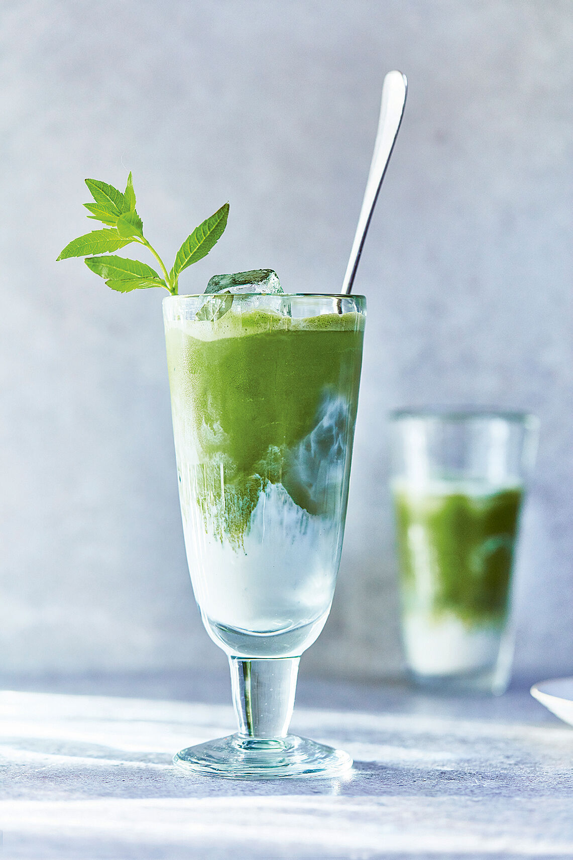 Energy-boosting iced matcha latte: the ultimate summer drink | Rituals ...